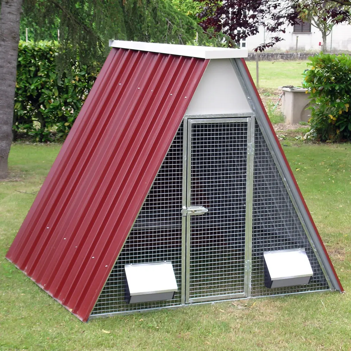 Poulaillers, enclos et cages pour poules et poulets | Ferranti